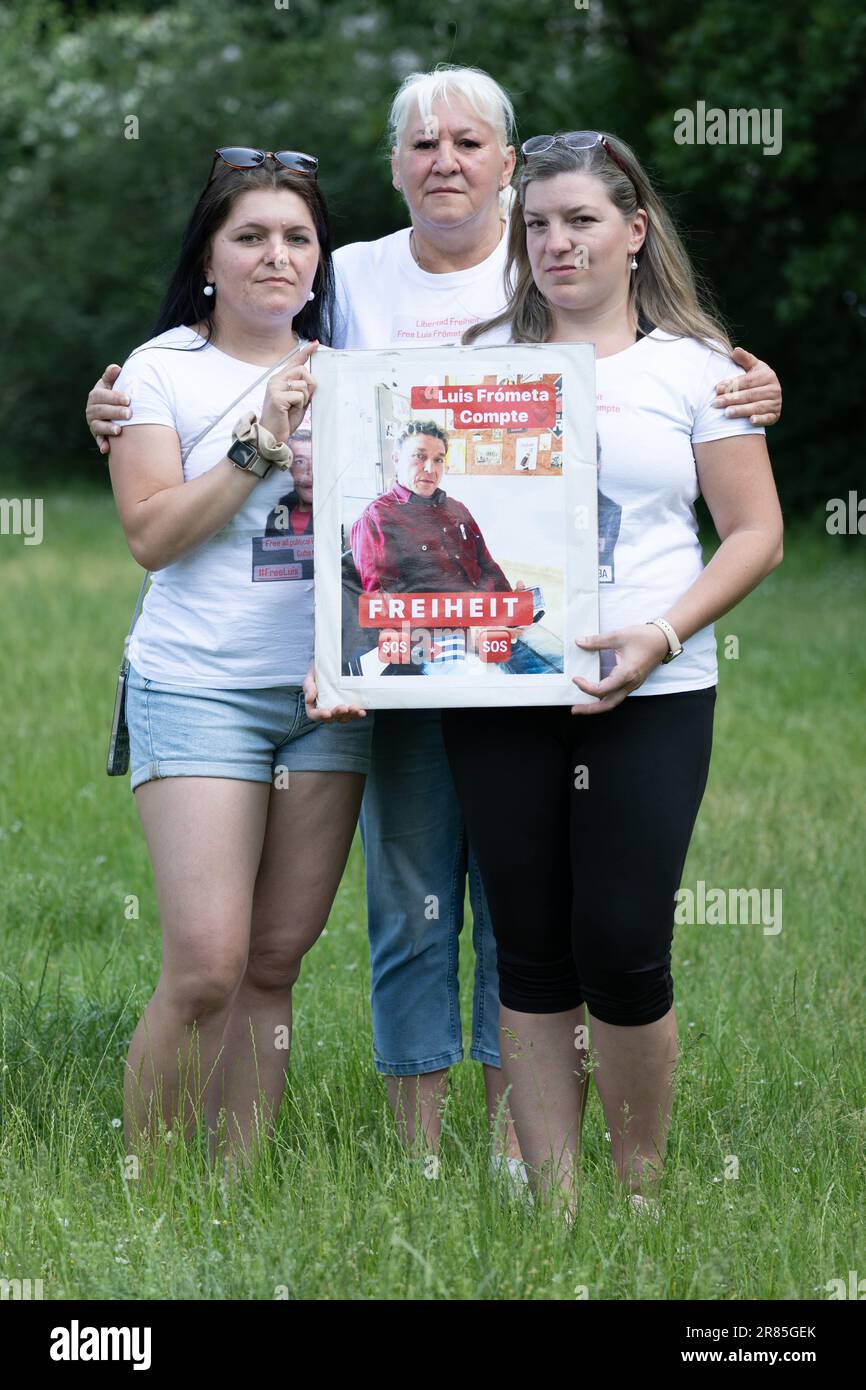 PRODUKTION – 11. Juni 2023, Sachsen, Dresden: Maria (l) und Janie (r ...