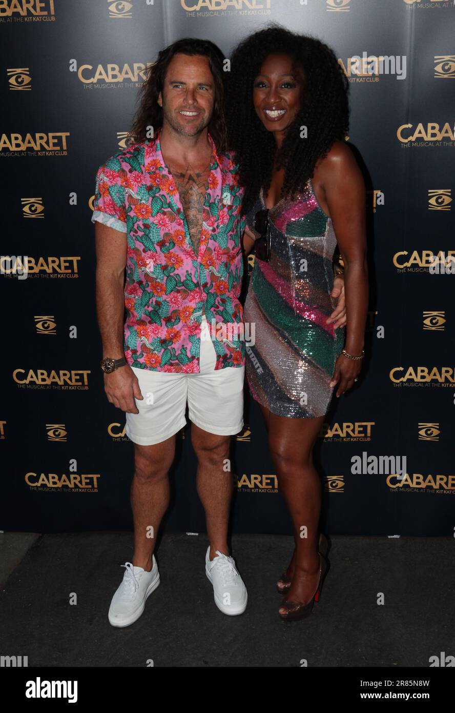 London, Großbritannien. James O’Keefe und Beverley Knight bei der ...