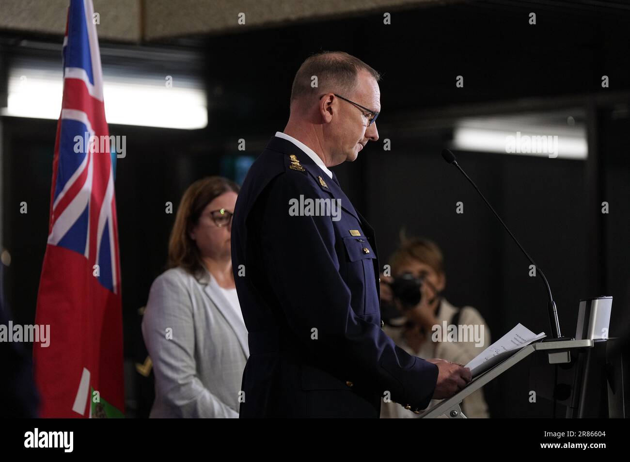 Winnipeg, Kanada. 19. Juni 2023. RCMP SUPP. Rob Lasson hält während ...