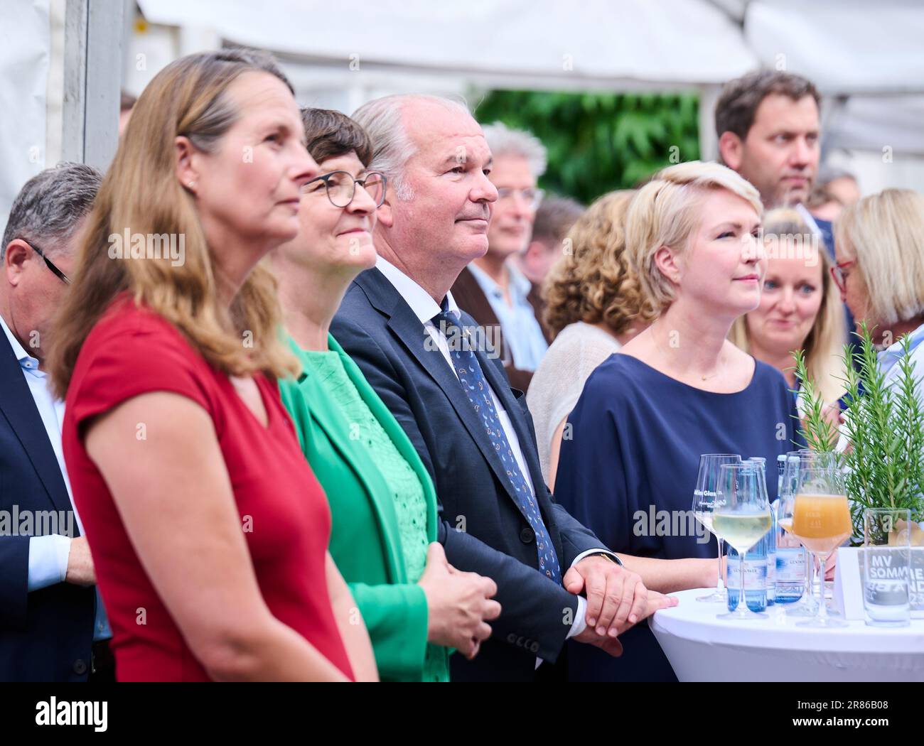 Berlin, Deutschland. 19. Juni 2023. Bettina Martin (l-r, SPD ...