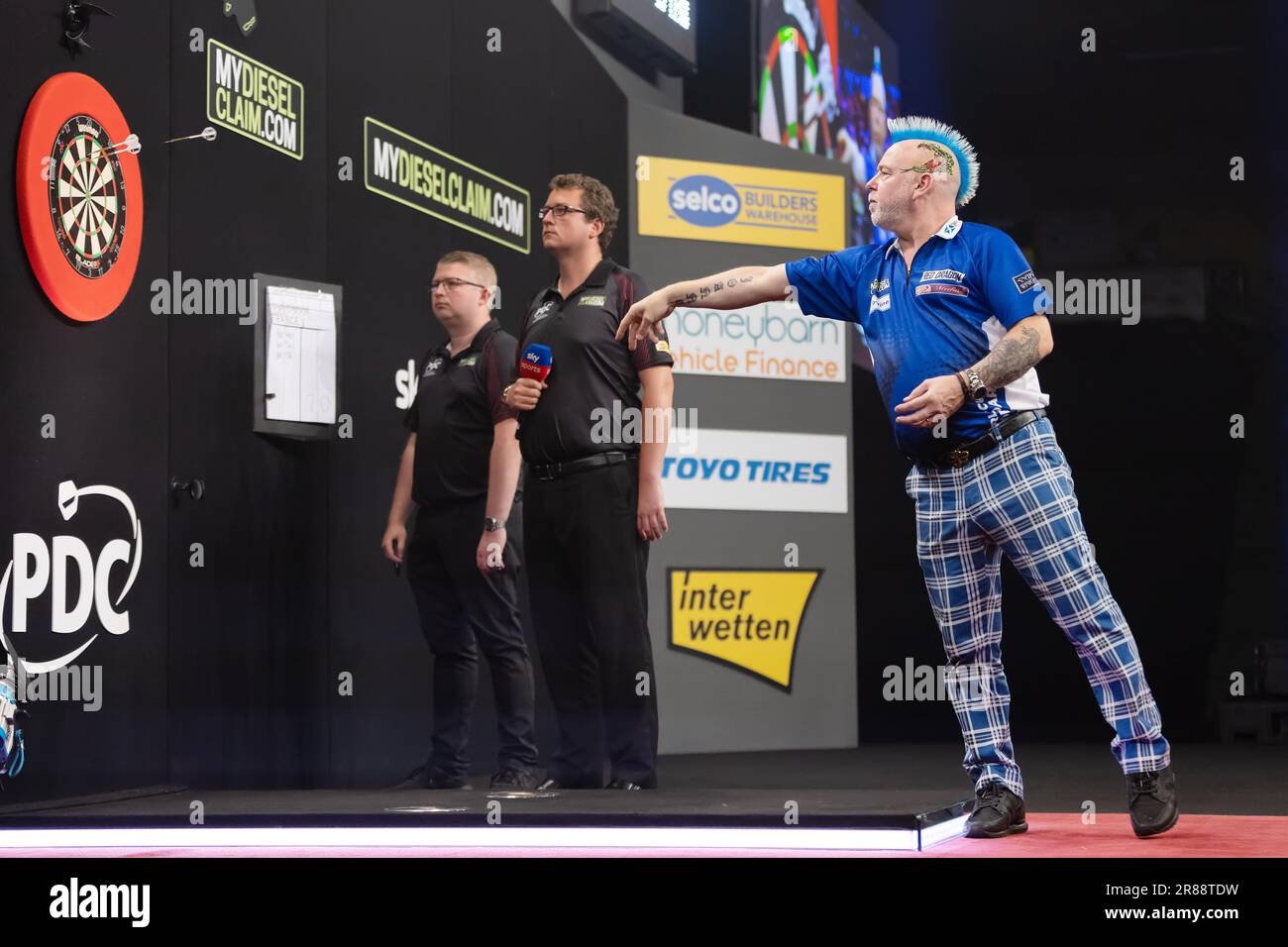 18. Juni 2023, Hessen, Frankfurt/Main: Dart: Weltmeisterschaft der Mannschaft, Viertelfinale ...