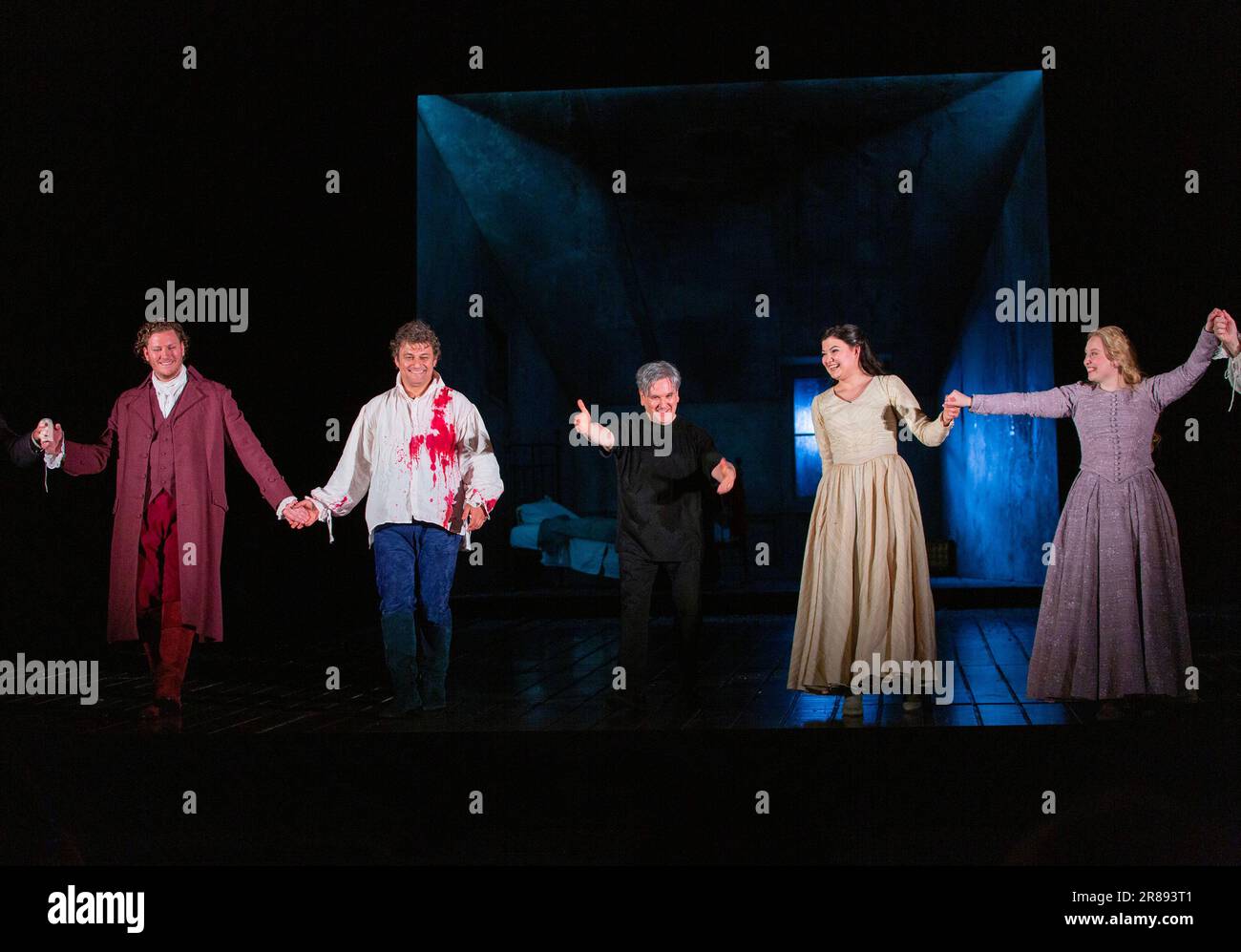 Vorhang am Ende der Generalprobe für WERTHER von Jules Massenet im ...