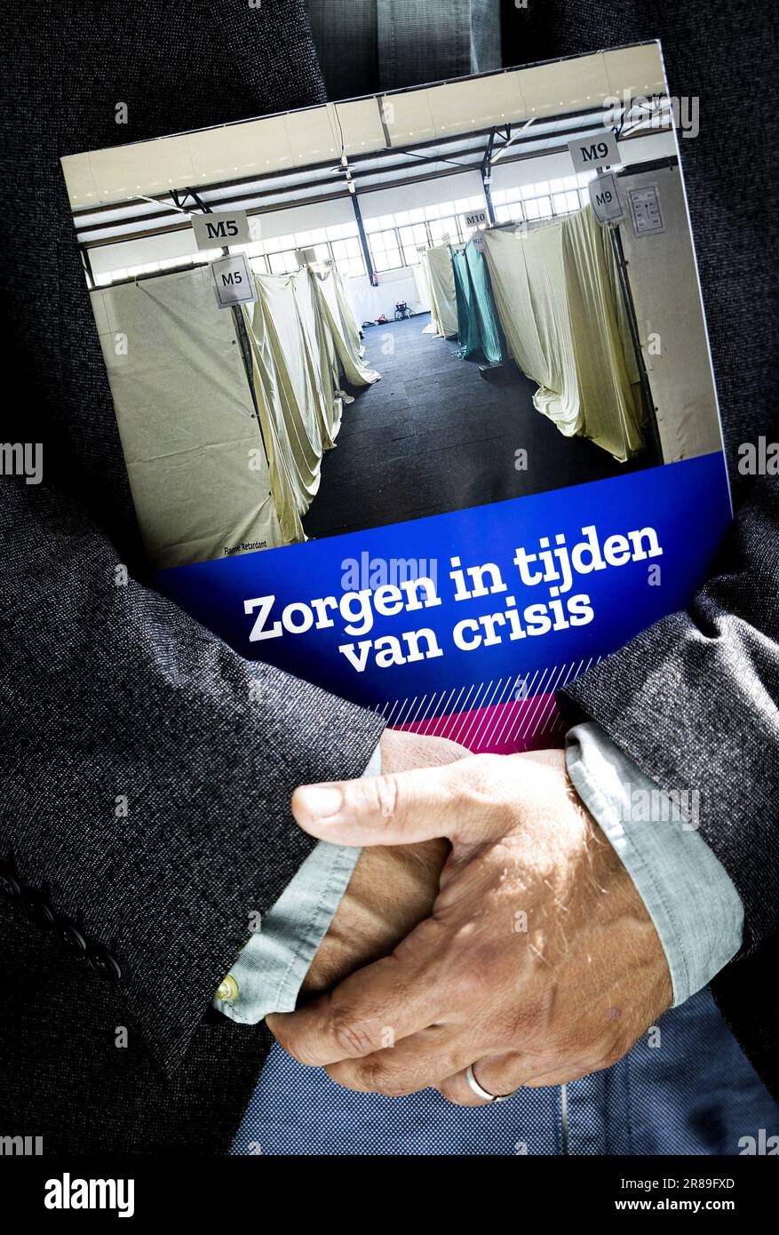 DEN HAAG - Heleen van den Berg (amtierender Direktor der staatlichen ...