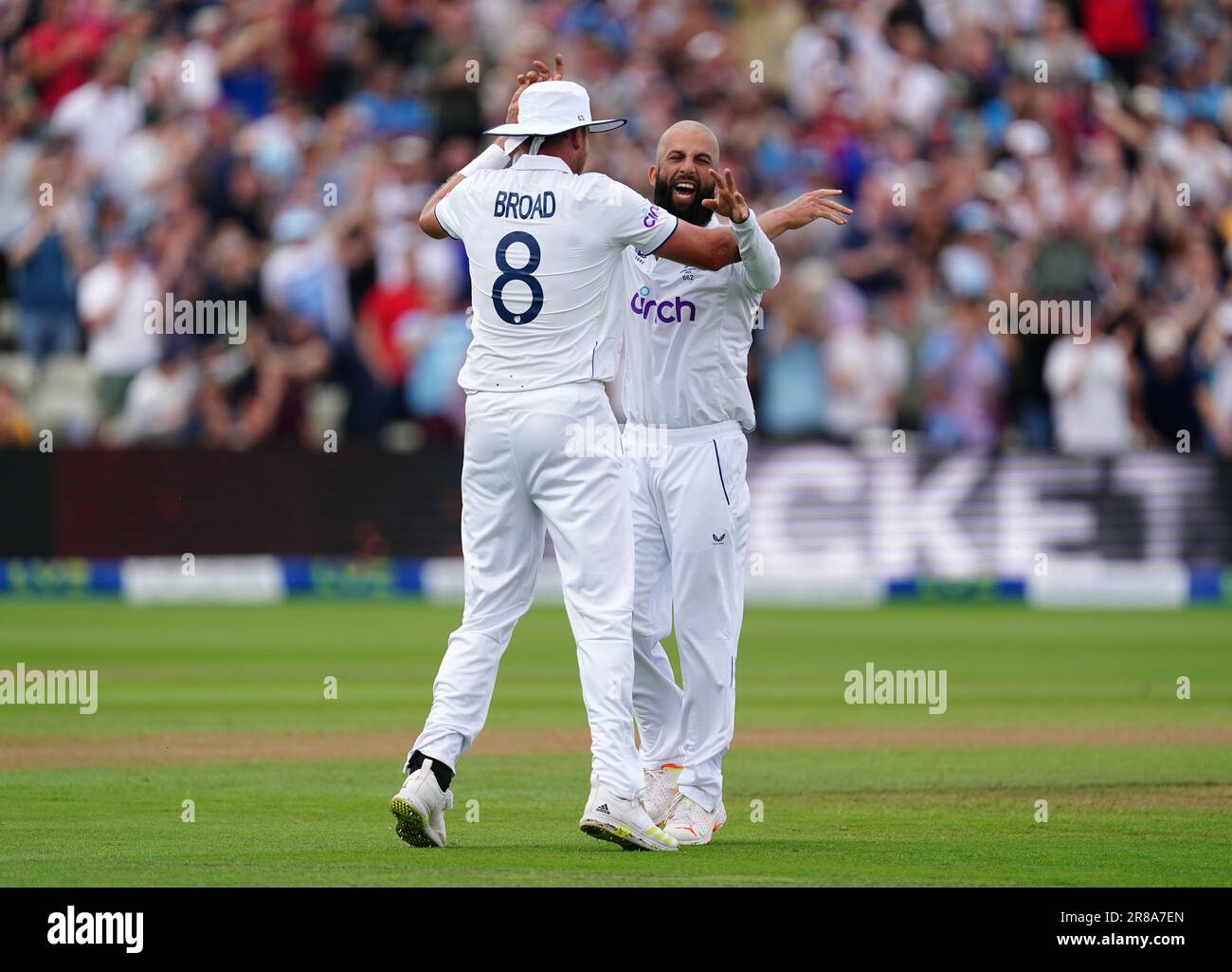 Moeen Ali aus England feiert den fünften Tag des ersten Ashes ...