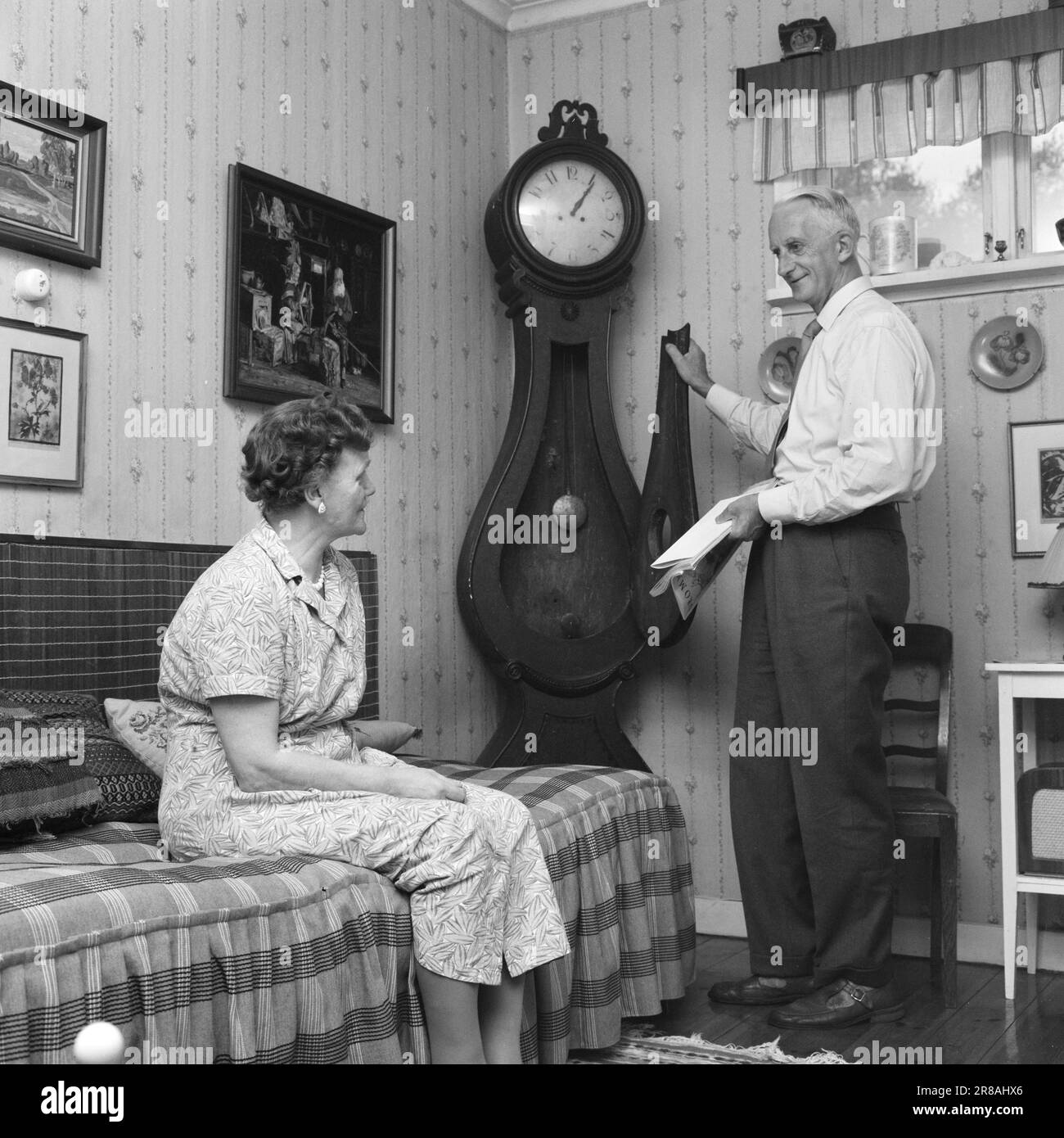 Paar im tierheim Schwarzweiß-Stockfotos und -bilder - Alamy