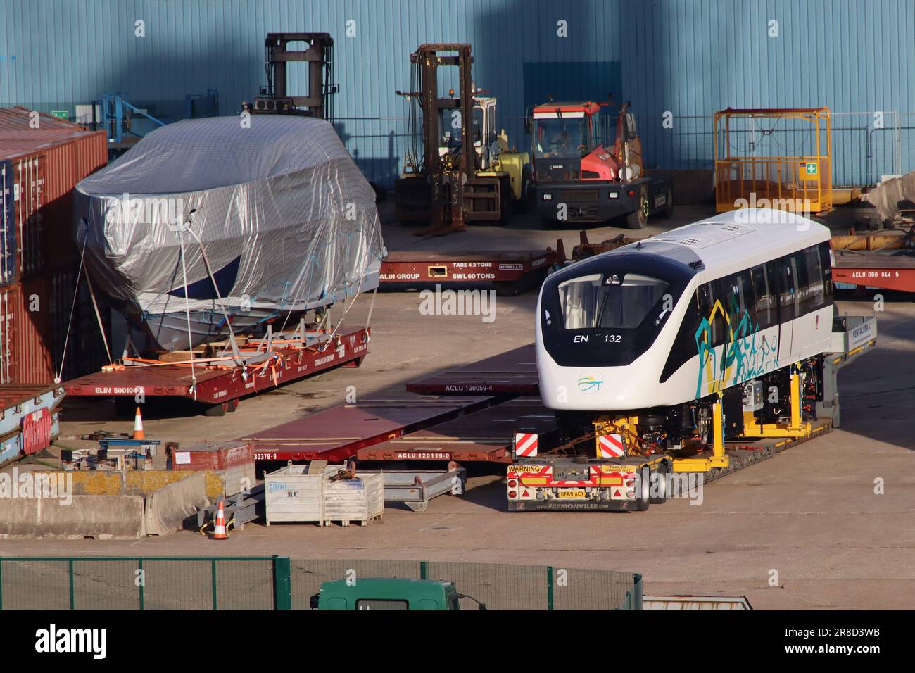 Einschienenbahn Alstom Innovia 300, Nummer EN 132-1 Teil einer Sendung ...