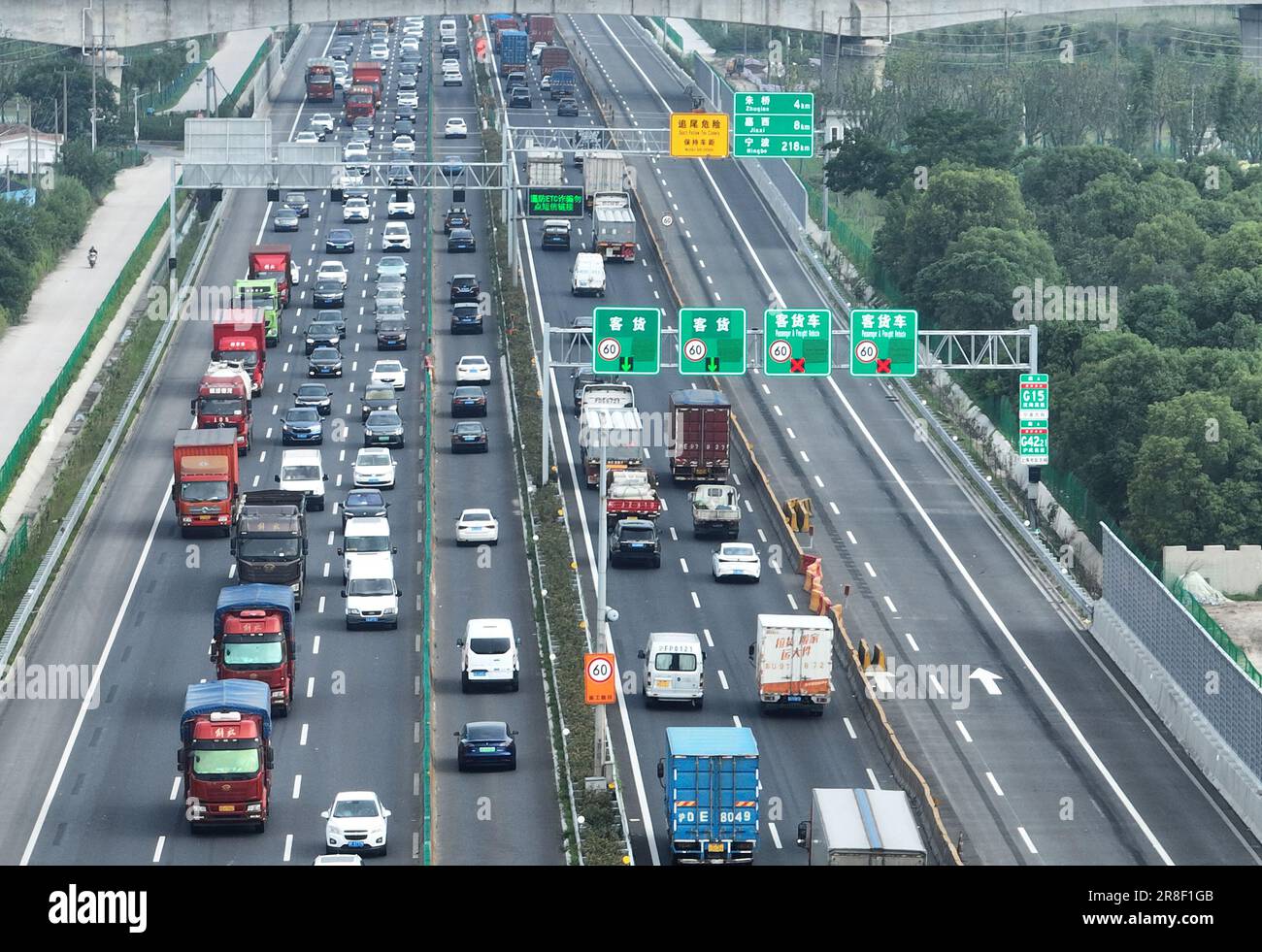 TAICANG, CHINA - 21. JUNI 2023 - Luftfoto zeigt eine große Anzahl von ...