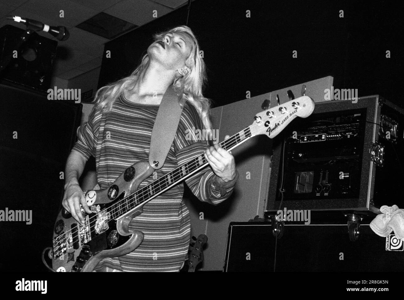 D'arcy Wretzky von Smashing Pumpkins spielt die siamesische Traumtour ...