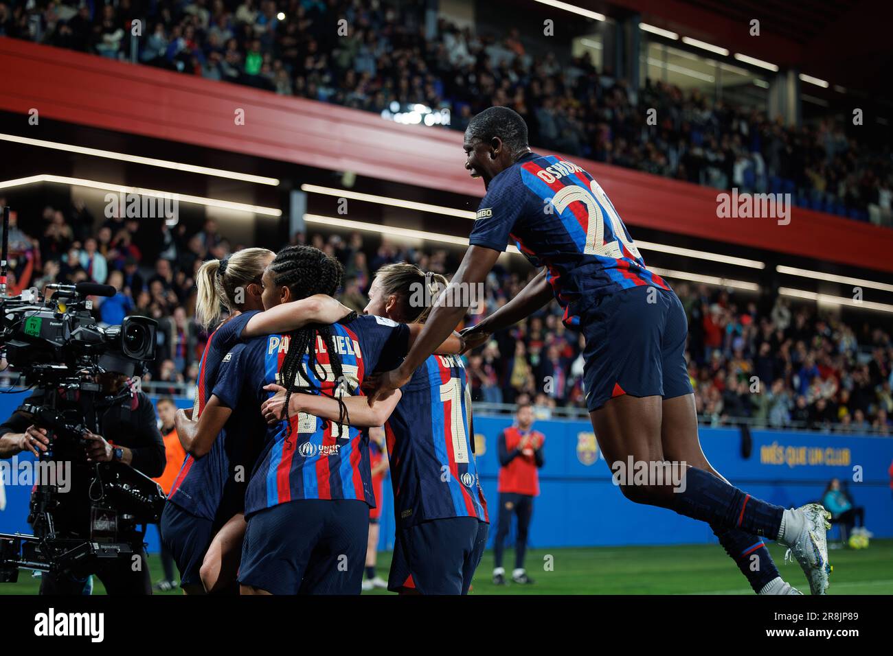 BARCELONA – MÄRZ 25: Barcelona-Spieler feiern ein Tor beim Spiel der ...