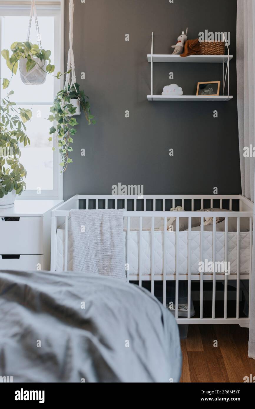 Schlafzimmer kinderbett -Fotos und -Bildmaterial in hoher Auflösung – Alamy