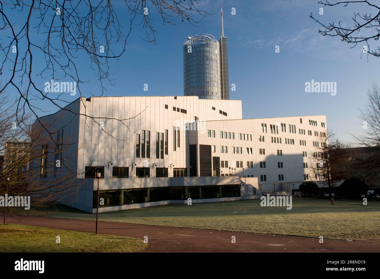 Aalto-Theater und RWE-Turm, Essen, Ruhrgebiet, Nordrhein-Westfalen ...