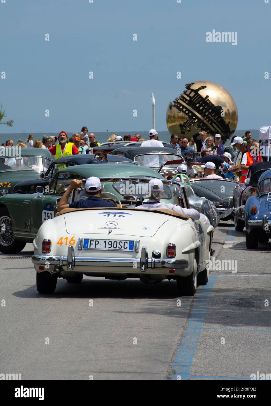 Pesaro , ITALIEN - 14. juni - 2023 : MERCEDES BENZ 190 SL 1956 auf ...