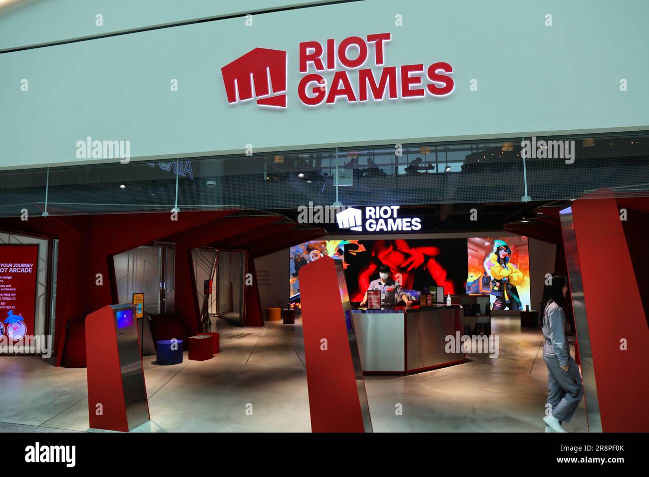 Riot games -Fotos und -Bildmaterial in hoher Auflösung – Alamy