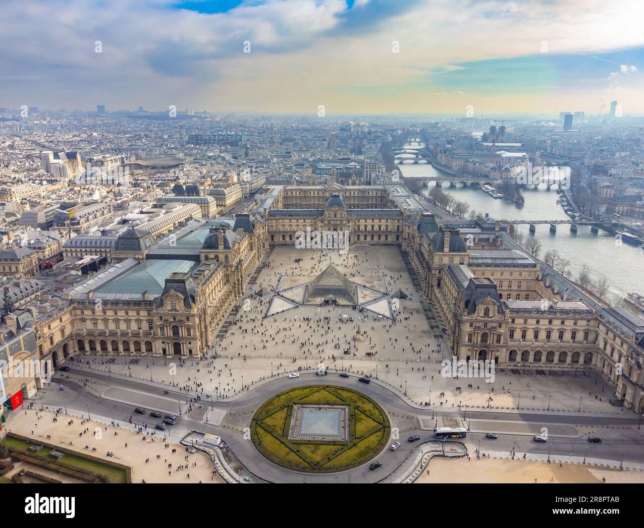 Aerial view louvre museum tuileries -Fotos und -Bildmaterial in hoher Auflösung – Alamy