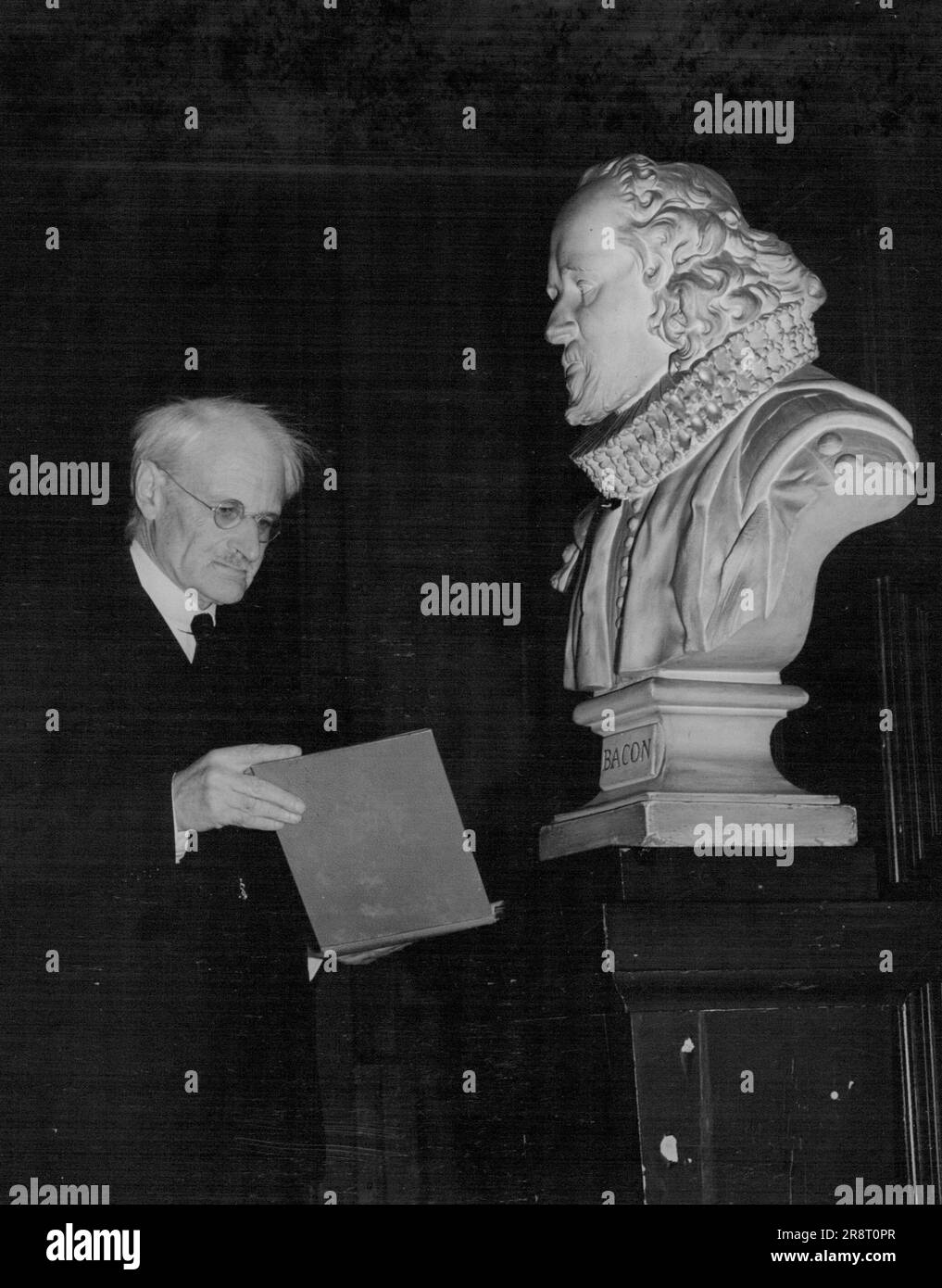 Prof george macaulay trevelyan -Fotos und -Bildmaterial in hoher ...