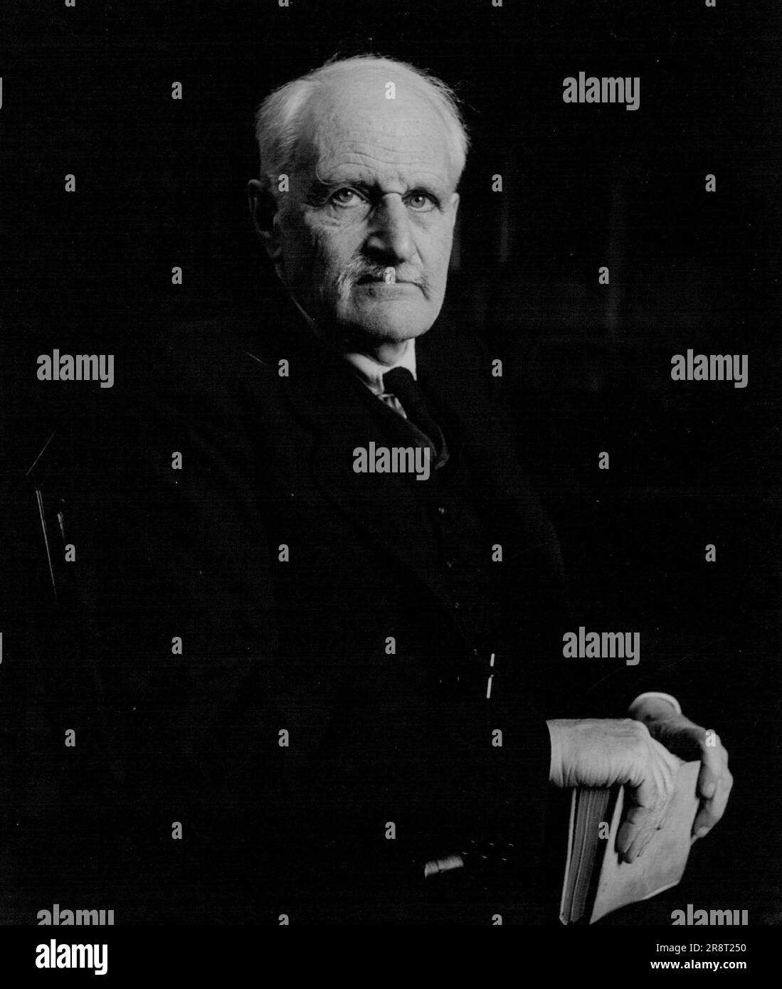 Prof george macaulay trevelyan -Fotos und -Bildmaterial in hoher ...