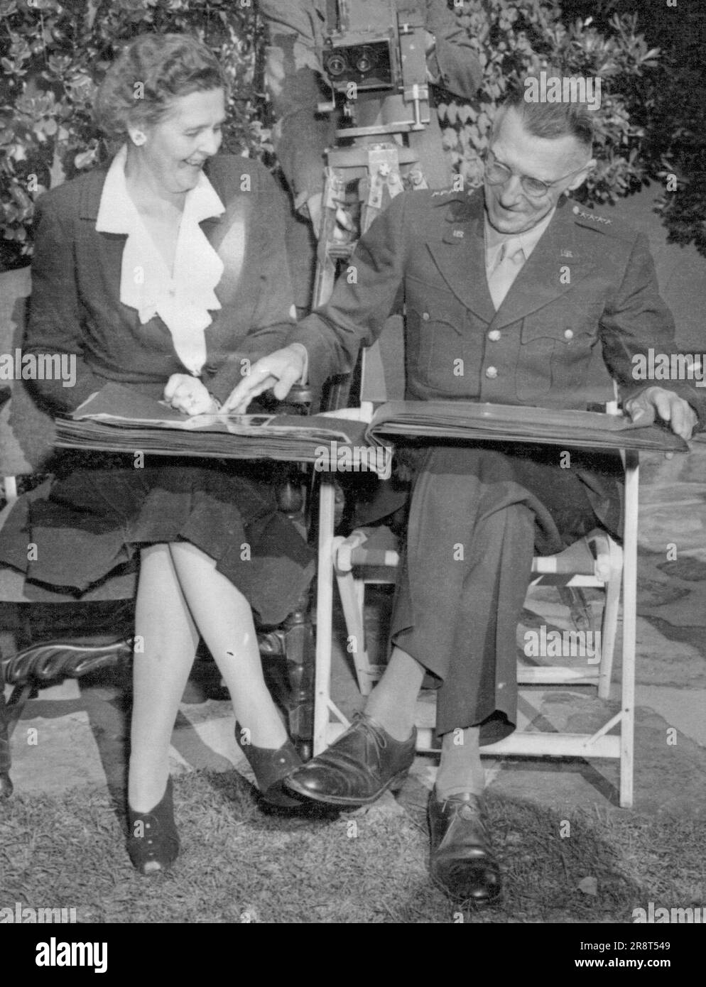 Gen. Stilwell und seine Frau zu Hause -- Gen. Joseph W. Stilwell ...