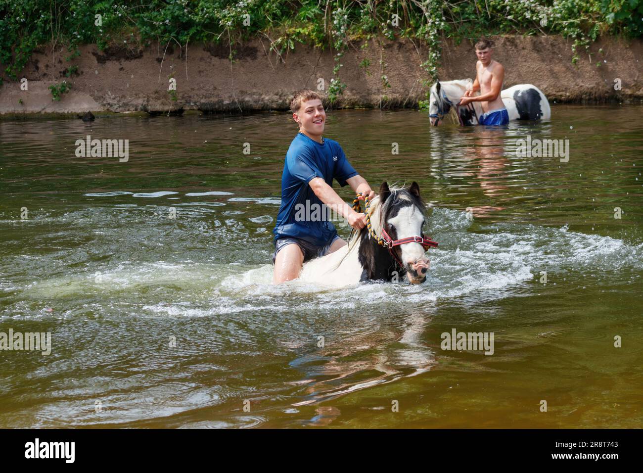 Knaben baden -Fotos und -Bildmaterial in hoher Auflösung - Seite 2 - Alamy