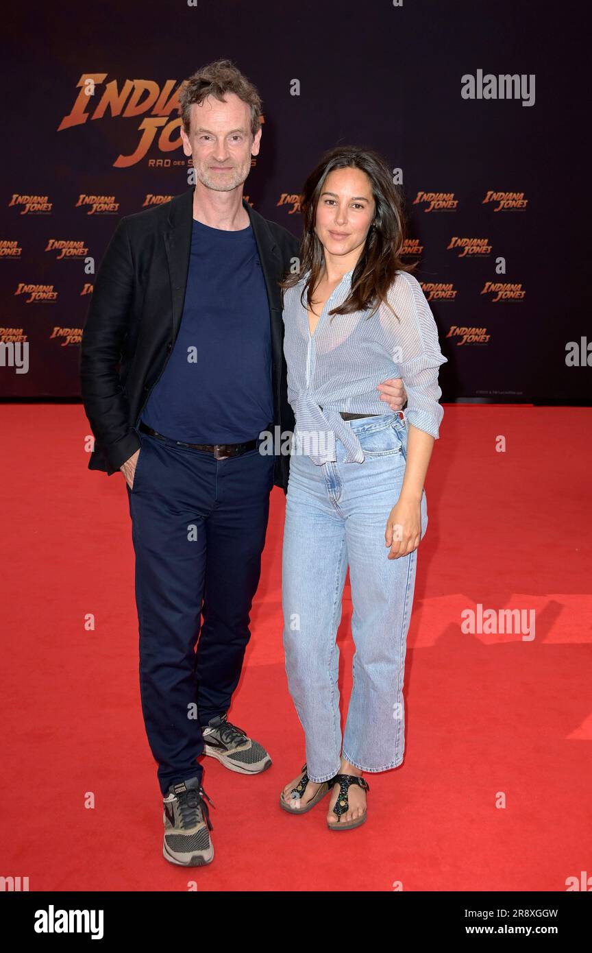 Jörg Hartmann mit Partnerin Silvia Medina bei der Premiere des Kinofilms „Indiana Jones and the ...