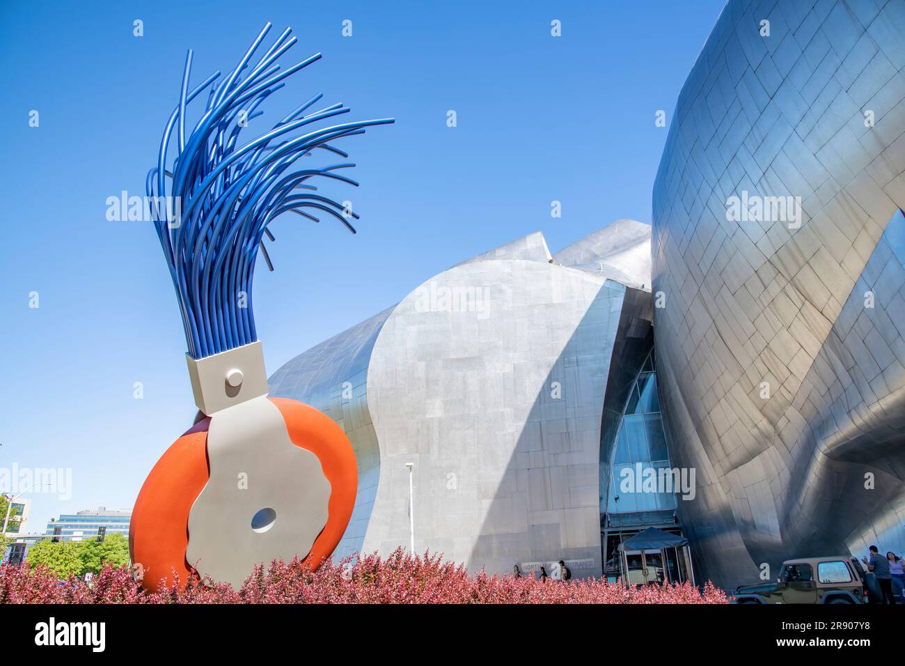Seattle, WA, USA – Juli 2022; Low angle view of Skulpture Scale X ...