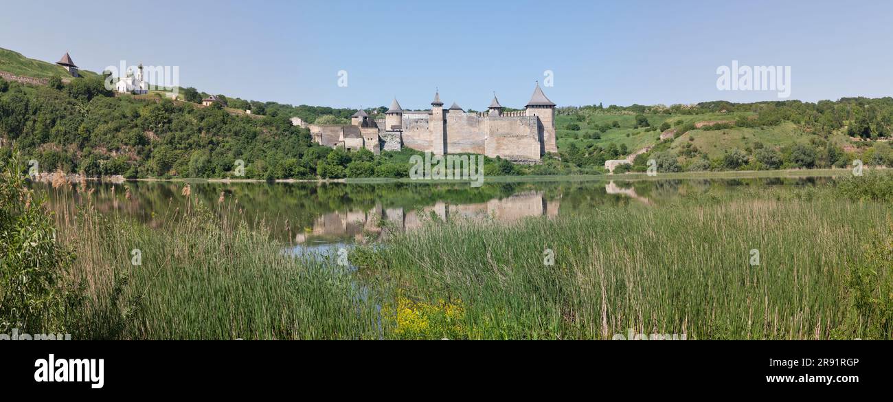 Khotyn Festung und Dniester Panorama. Es ist eine mittelalterliche ...
