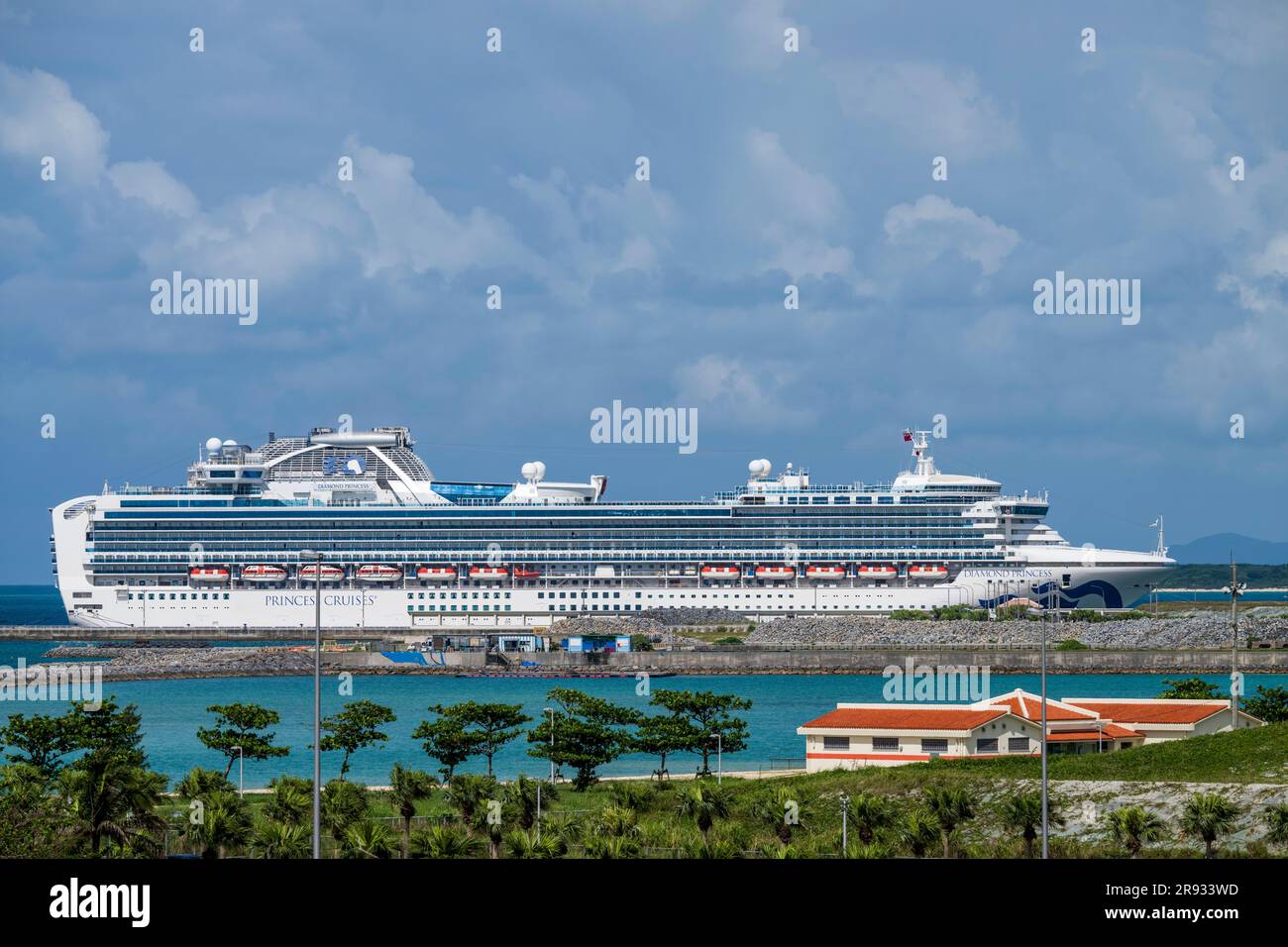 Das Diamond Princess Kreuzfahrtschiff legte zum ersten Mal seit der ...