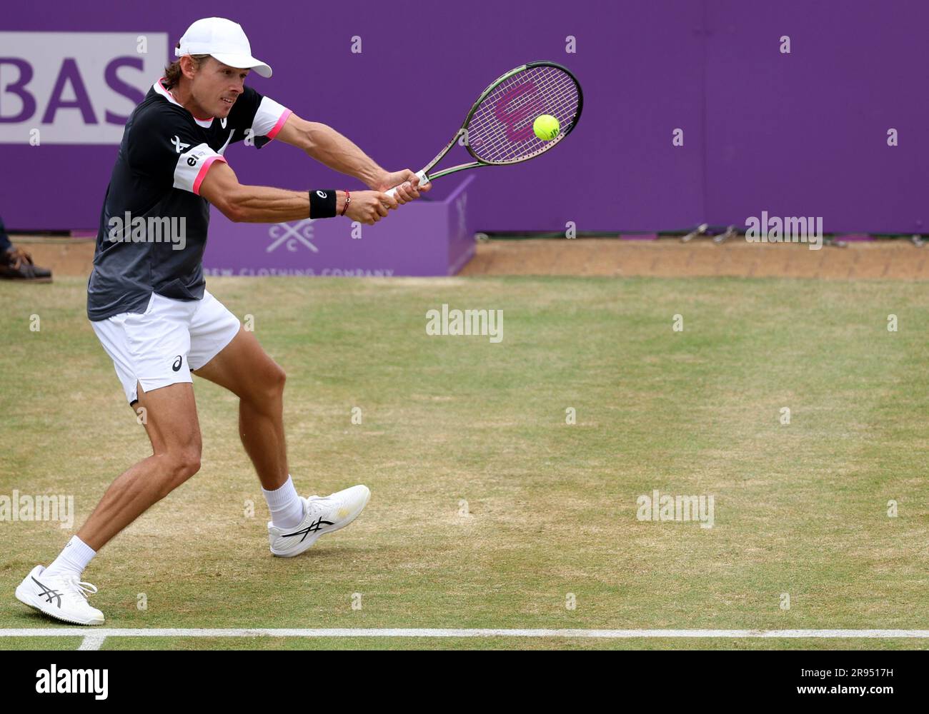 Australiens Alex de Minaur im Halbfinale der Männer gegen die dänische Holger Rune am 6. Tag der ...