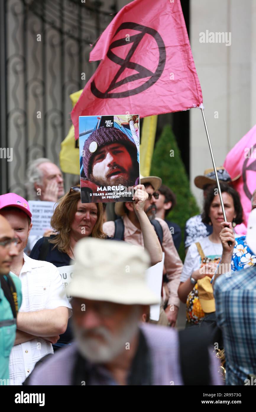 London, Großbritannien. 24. Juni 2023 Stoppen Sie Öl und Ausrottung Rebellion marsch "nicht ...