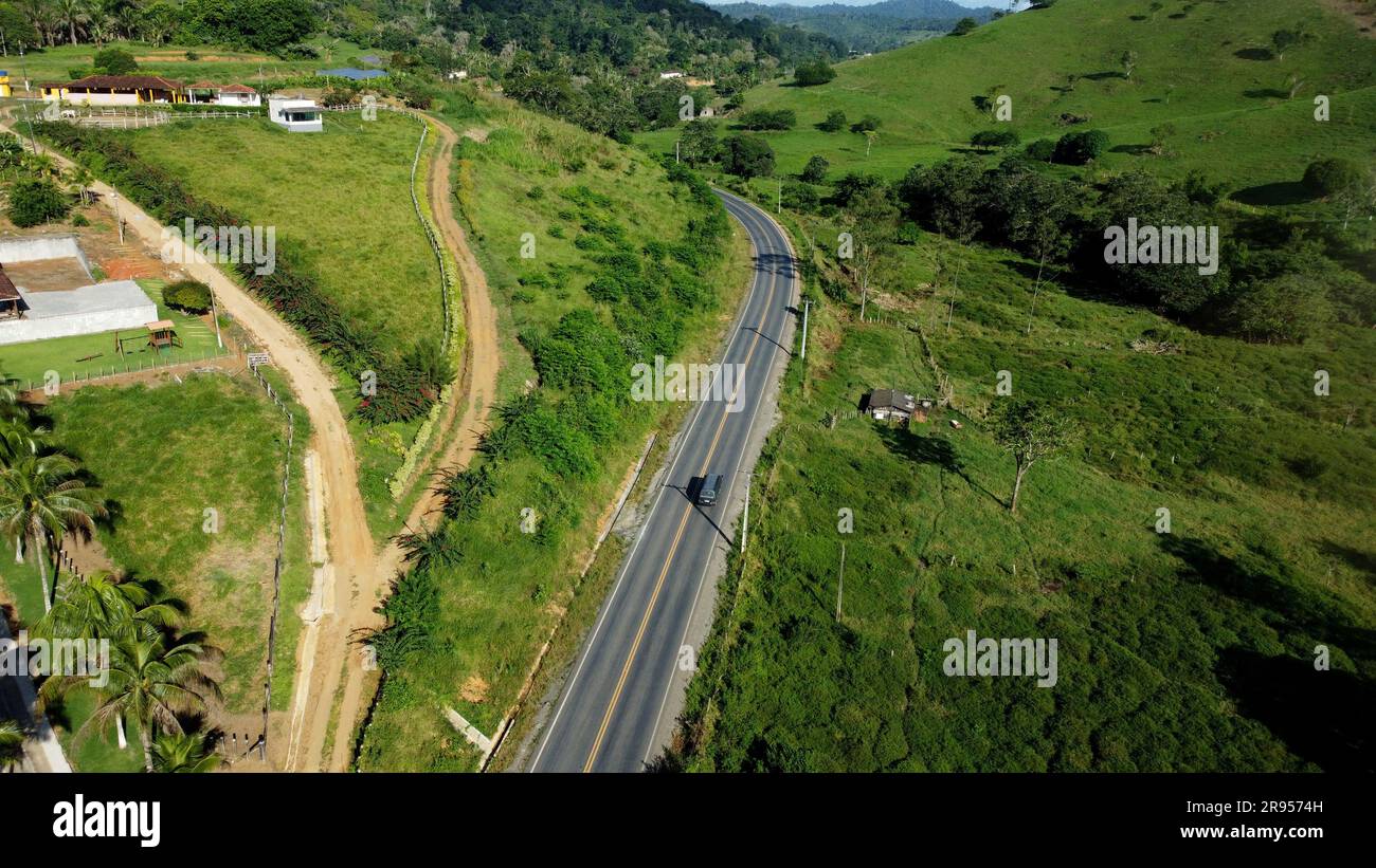 gandu, bahia, brasilien - 20. Mai 2023: Blick auf den State Highway BA ...