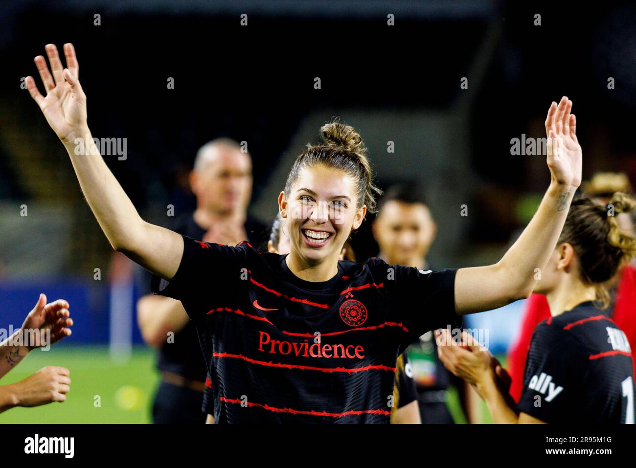 Portland, USA. 23. Juni 2023. Morgan Weaver winkt der Menge nach dem ...