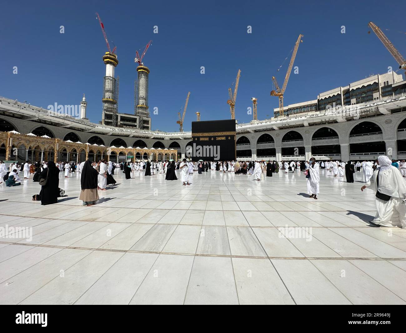 Mekka Saudi-Arabien - März 17 2023: Al Kaaba in der Al-Haram-Moschee ...
