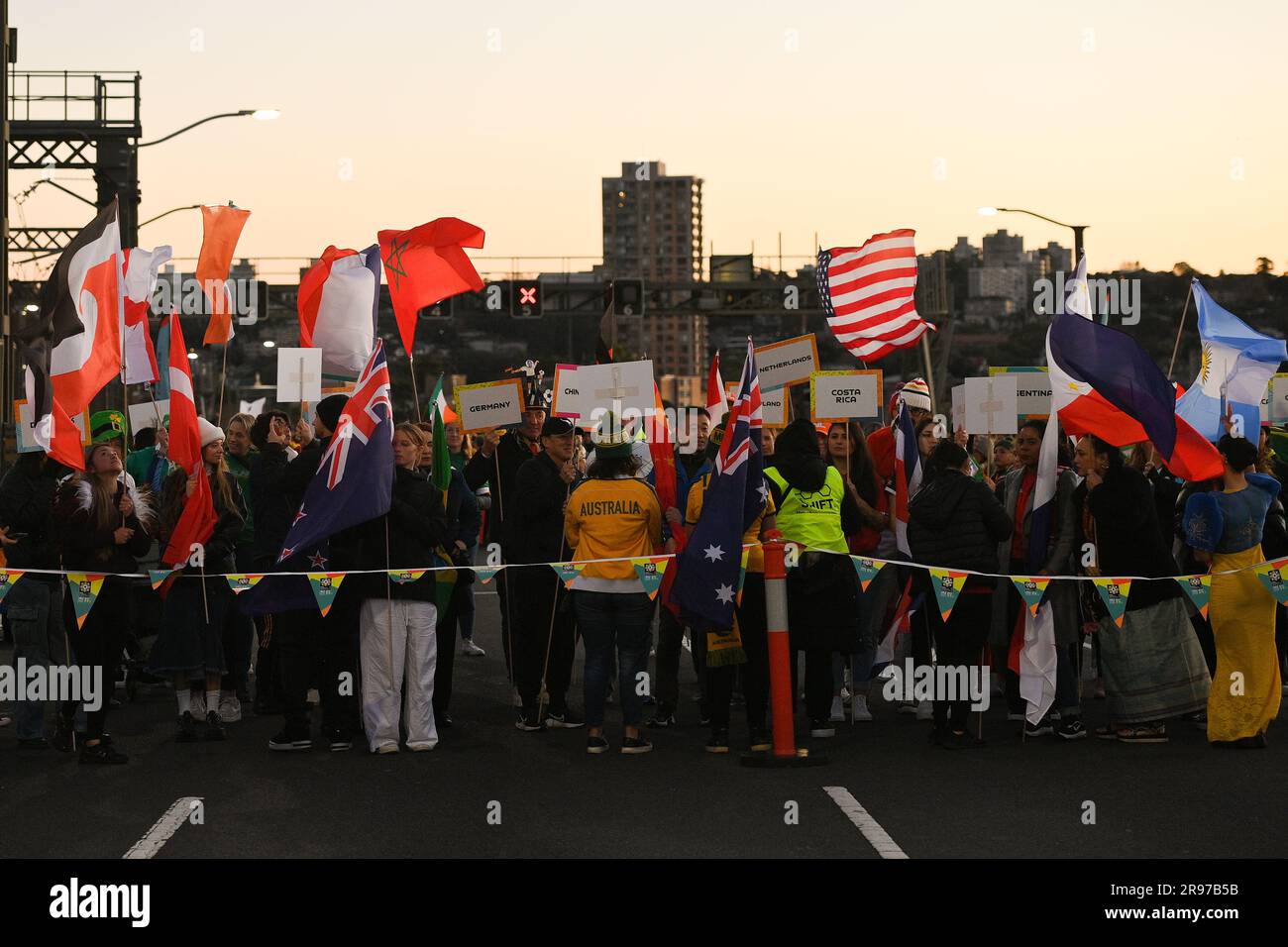Fußballfans nehmen am 25. Juni 2023 an der FIFA Women's World Cup 2023 ...