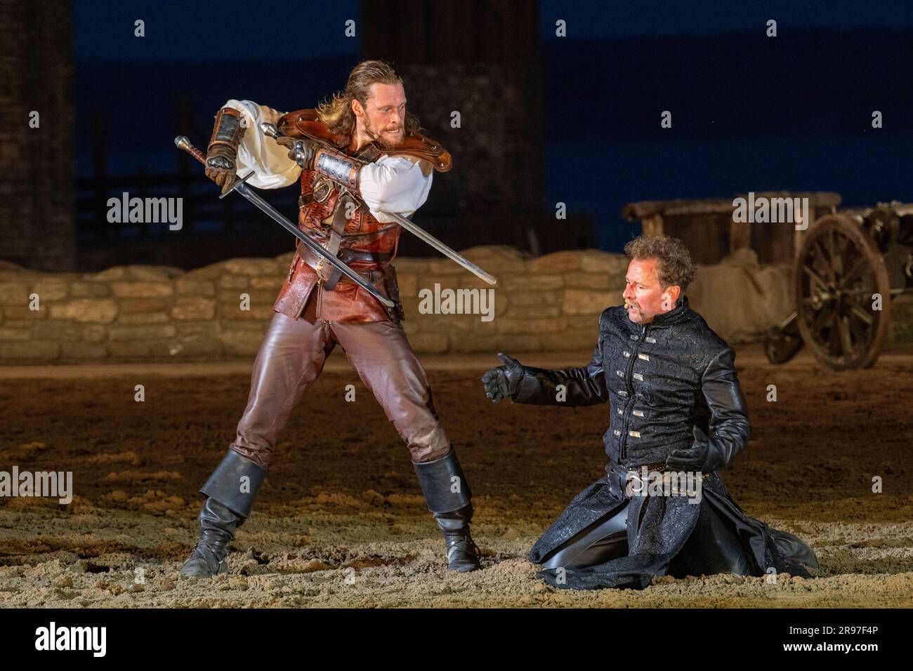 24. Juni 2023, Mecklenburg-Vorpommern, Ralswiek: Moritz Stephan (l ...