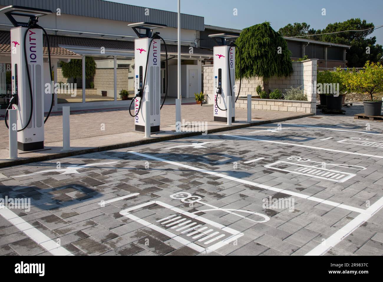 lyon, Frankreich - 06 16 2023 : Ionity Elektroautos Schnellladestation ...