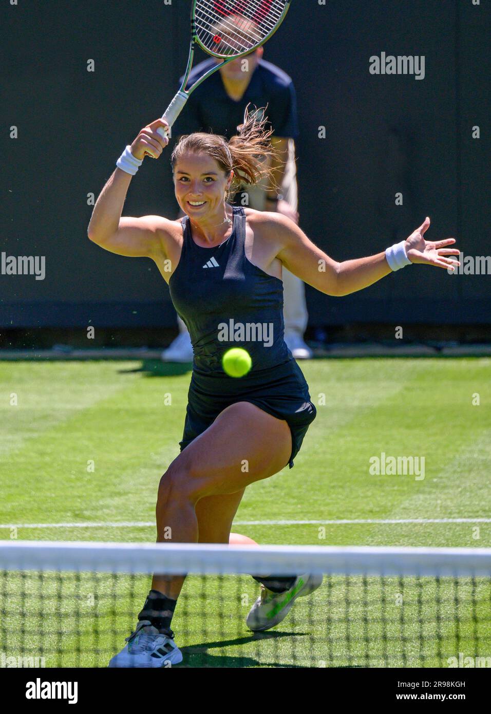 Jodie Burrage (GBR) spielt ihr Qualifikationsspiel in der ersten Runde ...