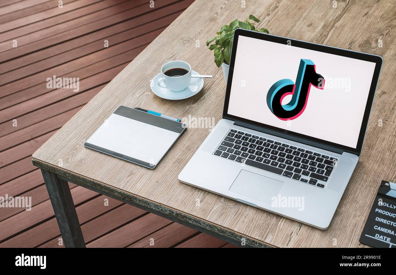 In dieser Abbildung wird das TikTok-Logo auf dem Bildschirm angezeigt ...
