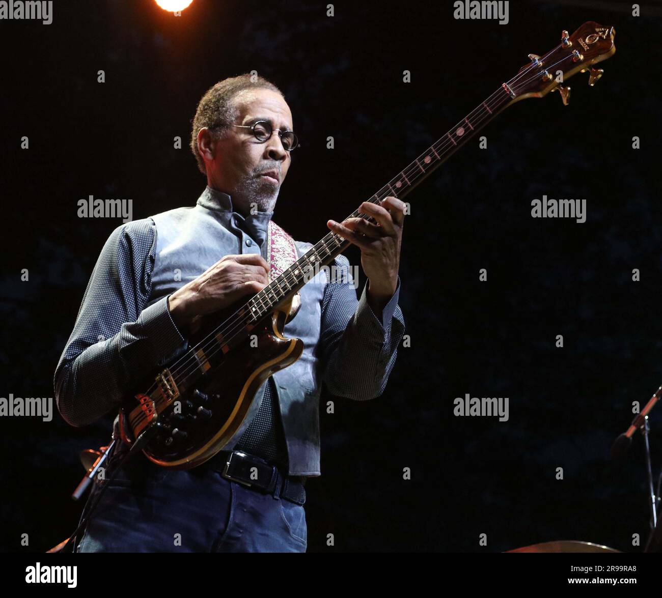 24. Juni 2023, New York City, New York, USA: Der legendäre Jazz-Bassist ...