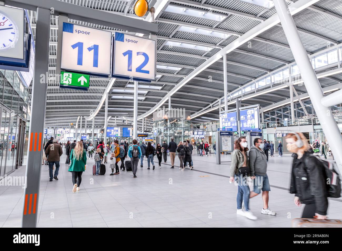 Moderne architektur in utrecht centraal bahnhof und busbahnhof -Fotos ...