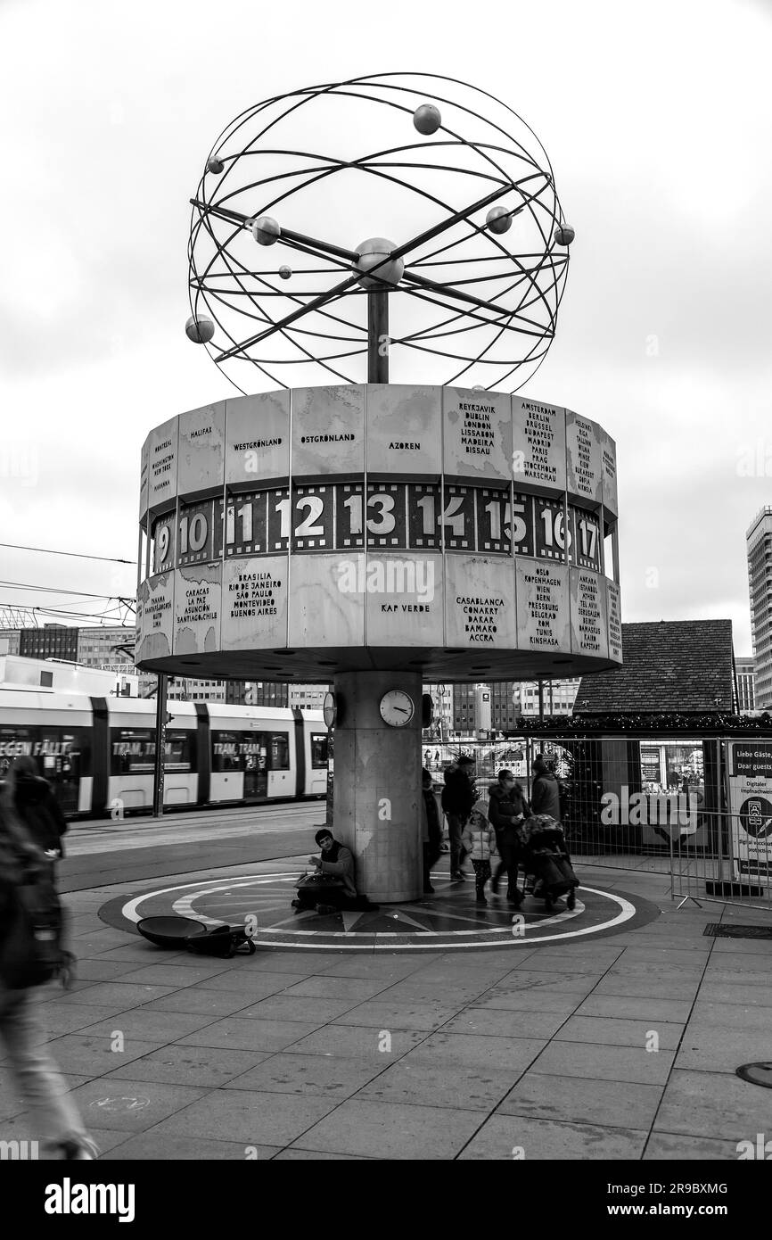Alexanderplatz bahnhof und fernsehturm in berlin mitte Schwarzweiß ...