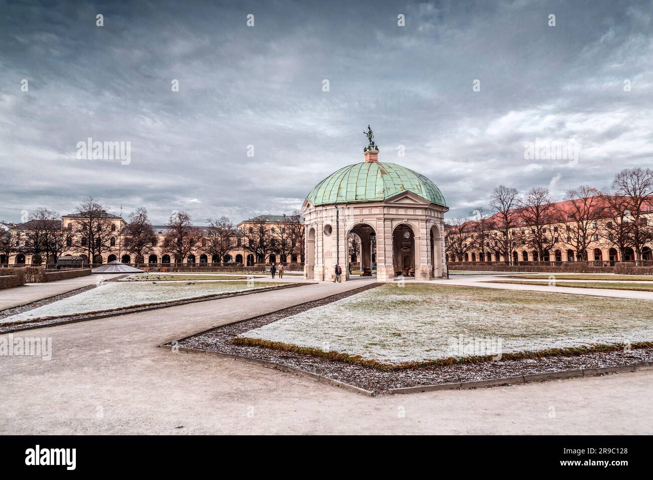 München, Deutschland - 23. DEZEMBER 2021: Die Residenz im Zentrum von ...