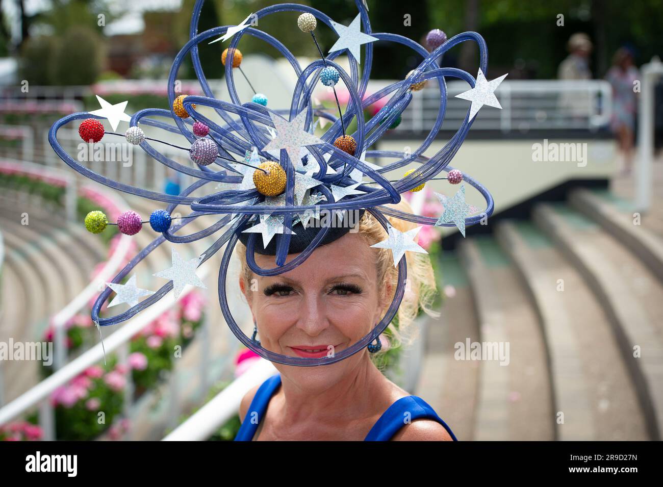 Ascot, Berkshire, Großbritannien. 23. Juni 2023. Milliner Viv Jenner ...