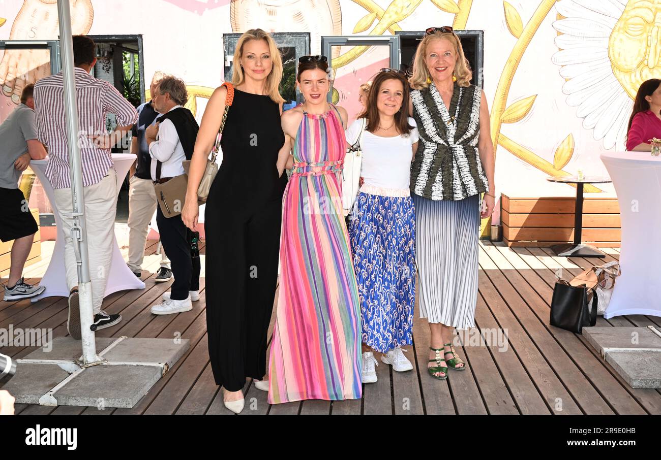 München, Deutschland. 26. Juni 2023. Regisseurin Michaela Kezele (l-r ...