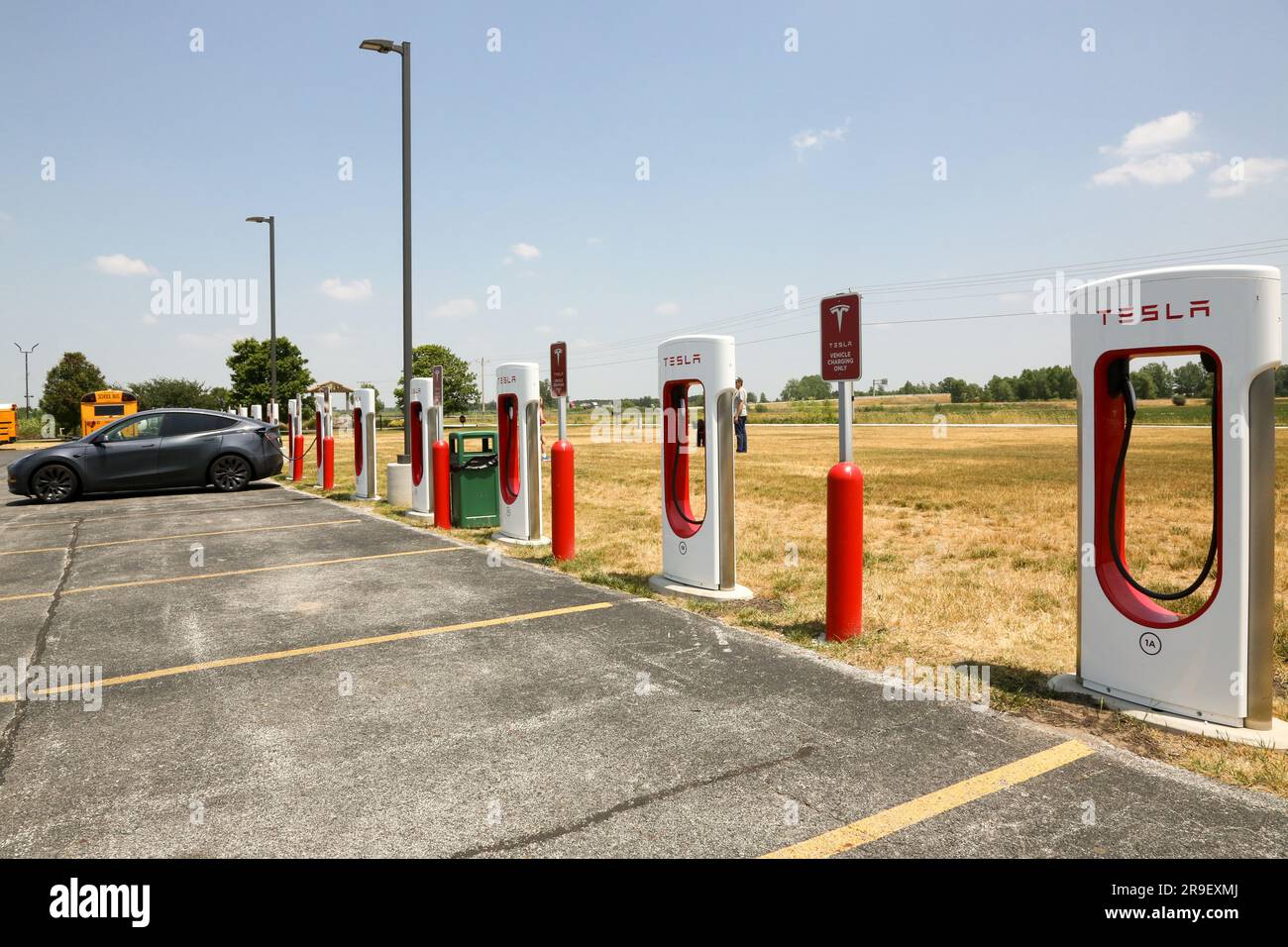 Eine Reihe Von Tesla Supercharger Stationen Befindet Sich Am 21 Juni