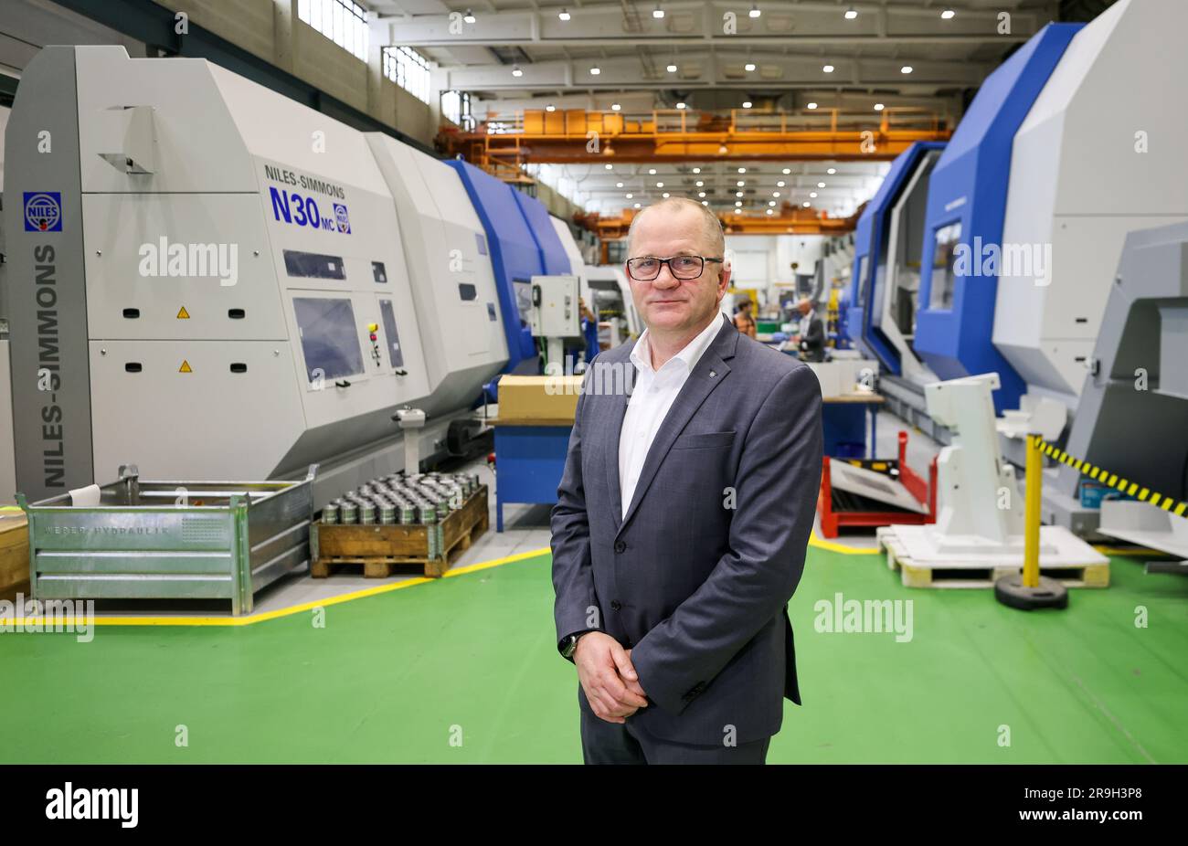 Chemnitz, Deutschland. 15. Juni 2023. Klaus Kräher, Werksleiter der ...