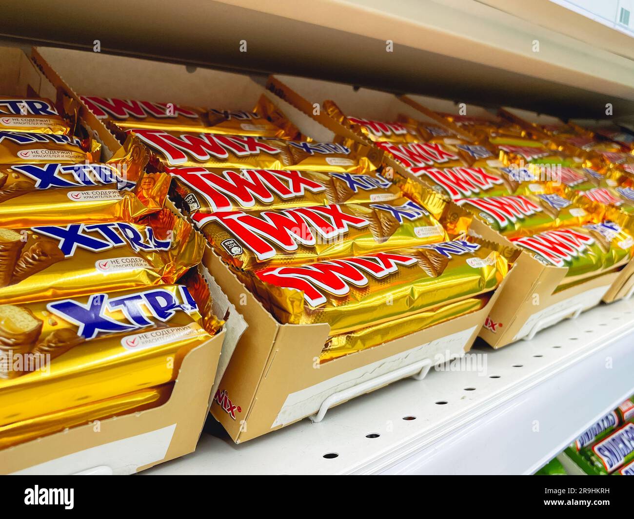 Tyumen, Russland, 14. Juni 2023: Twix Bars xtra werden von Mars ...