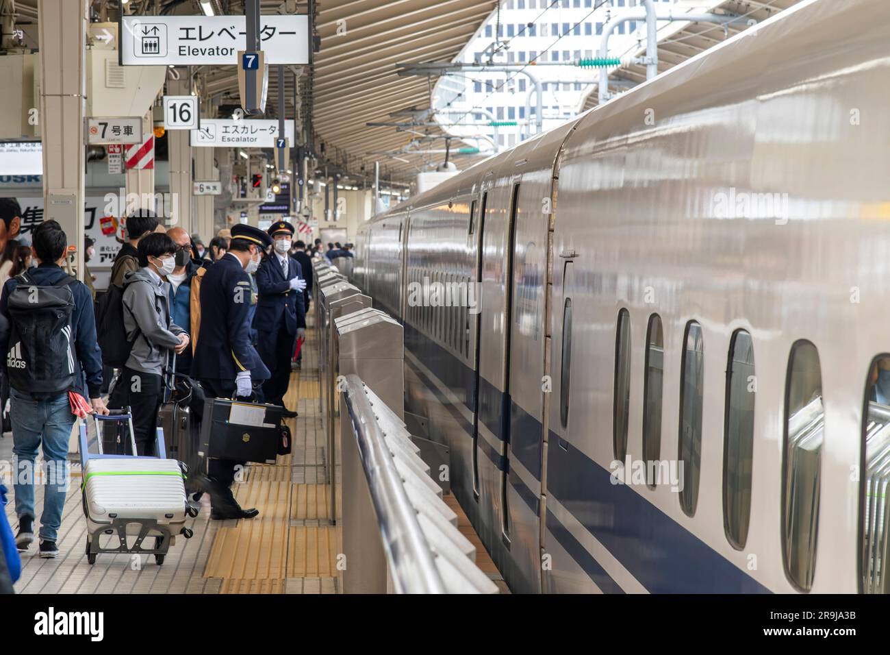 Shinkansen uniform -Fotos und -Bildmaterial in hoher Auflösung – Alamy