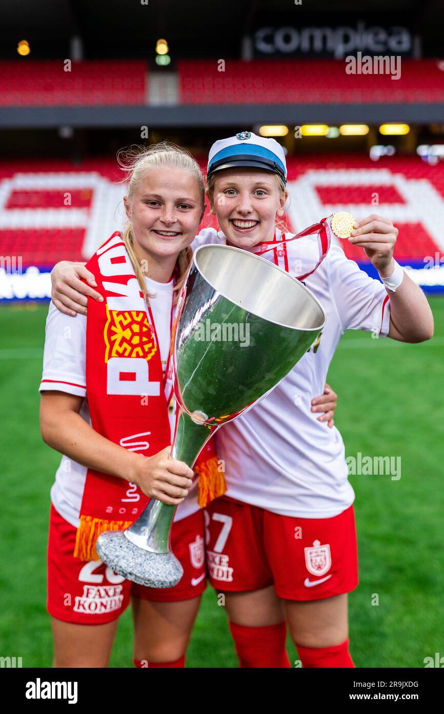 Aalborg, Dänemark. 21., Juni 2023. Cecilie Larsen (28) und Johanna ...