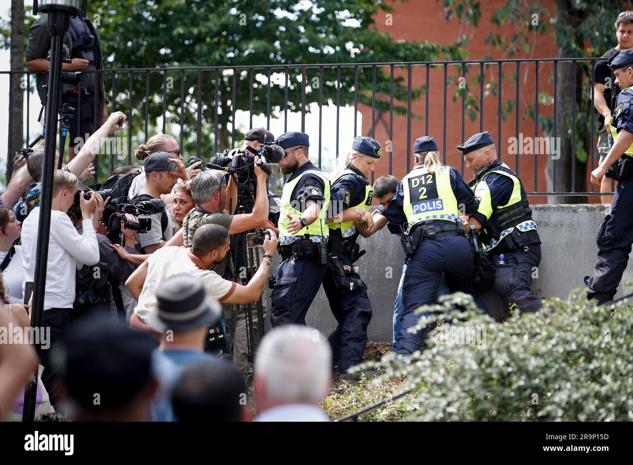 Salwan momika -Fotos und -Bildmaterial in hoher Auflösung – Alamy