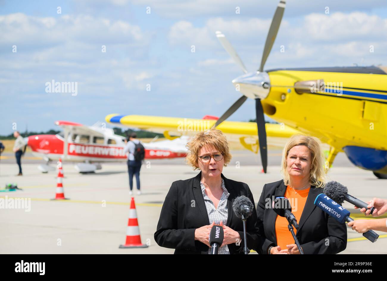 Brunswick, Deutschland. 28. Juni 2023. Daniela Behrens (l, SPD ...
