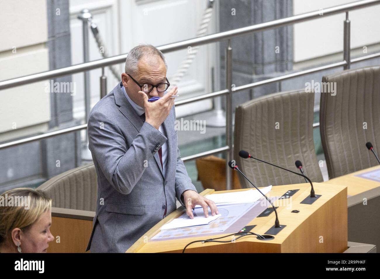 Flandern Minister für Finanzen, Haushalt und Wohnungsbau Matthias Diependaele, Bild auf einer ...